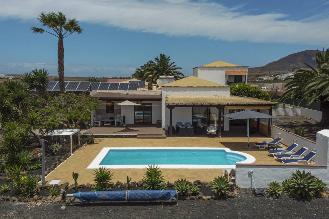 300 M² Villa ∙ 4 Bedrooms ∙ 8 Guests - El Cotillo
