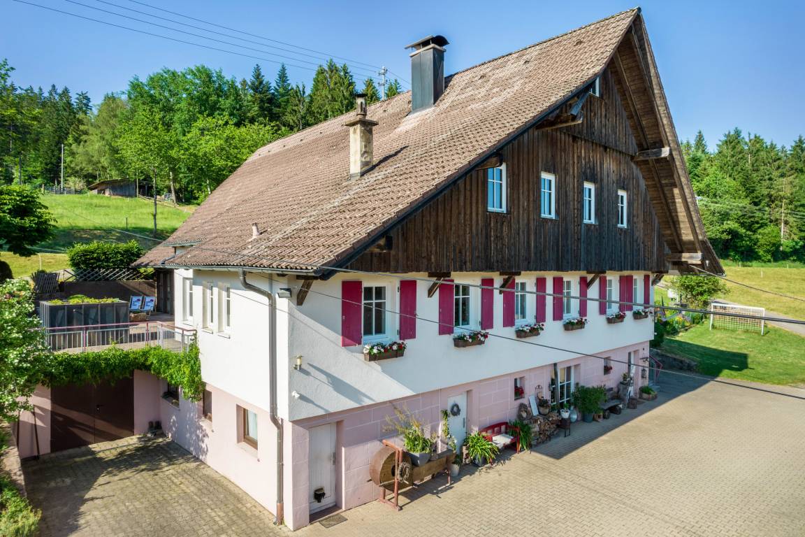 100 M² Ferienwohnung ∙ 2 Schlafzimmer ∙ 6 Gäste - Hausach