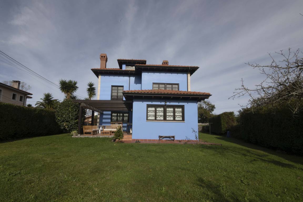 270 M² House ∙ 4 Bedrooms ∙ 6 Guests - Llanes