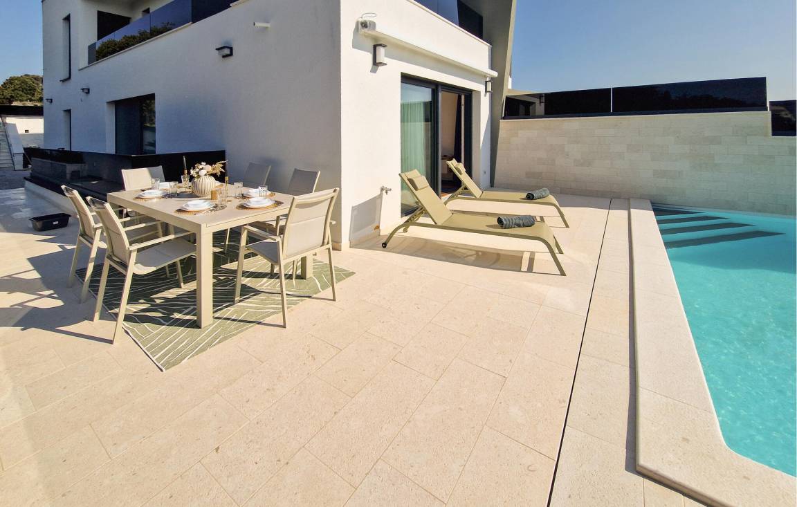 254 M² Maisonette ∙ 3 Bedrooms ∙ 6 Guests - Pag