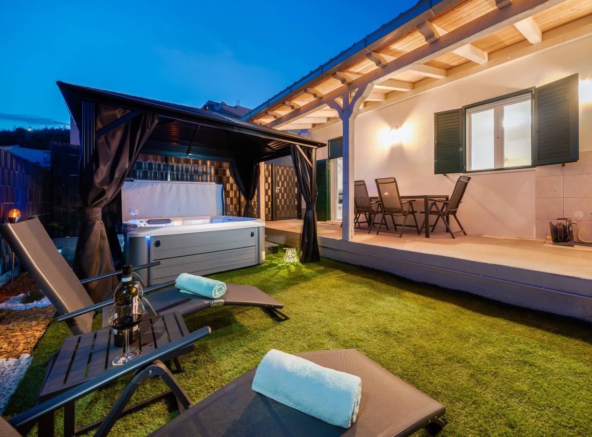 61 M² Ferienhaus ∙ 2 Schlafzimmer ∙ 4 Gäste - Supetar
