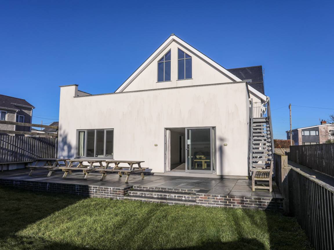 Mökki ∙ 10 Makuuhuonetta ∙ 20 Vierasta - Rhosneigr