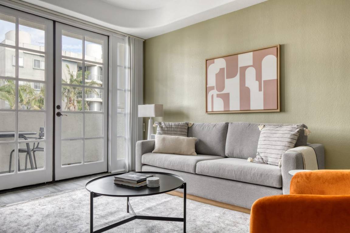 93 M² Apartment ∙ 2 Bedrooms ∙ 4 Guests - Beverly Hills, CA