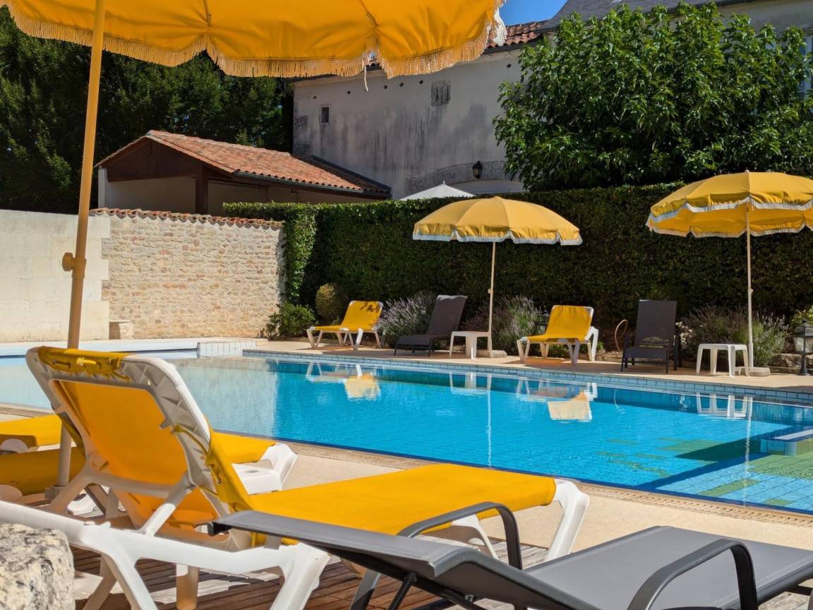 100 M² Cottage ∙ 2 Chambres ∙ 4 Personnes - Jarnac