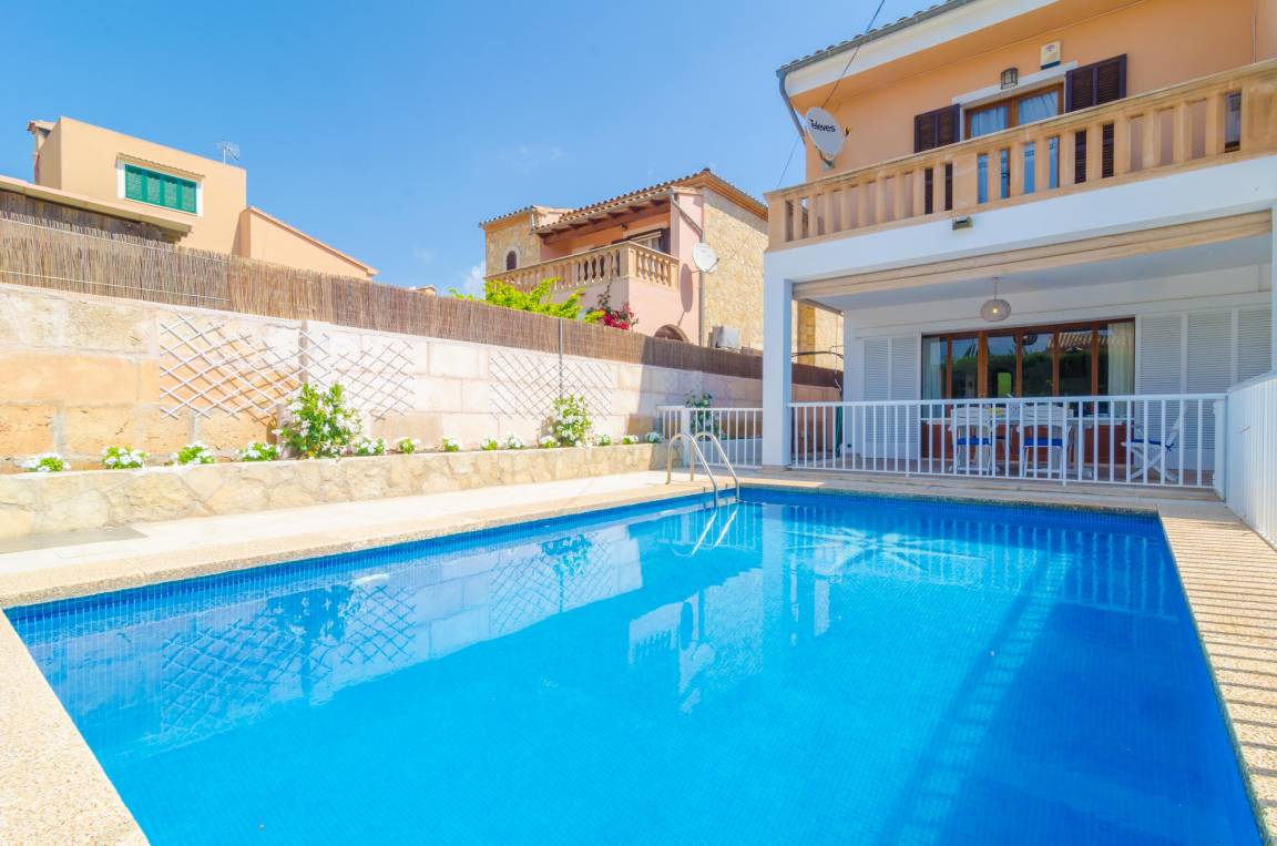 240 M² Villa ∙ 4 Habitaciones ∙ 8 Huéspedes - Cala Millor