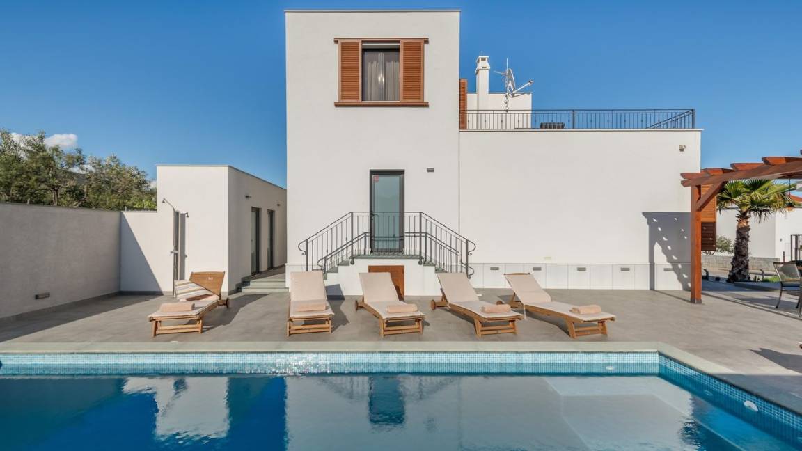 250 M² Apartment ∙ 6 Bedrooms ∙ 10 Guests - Split