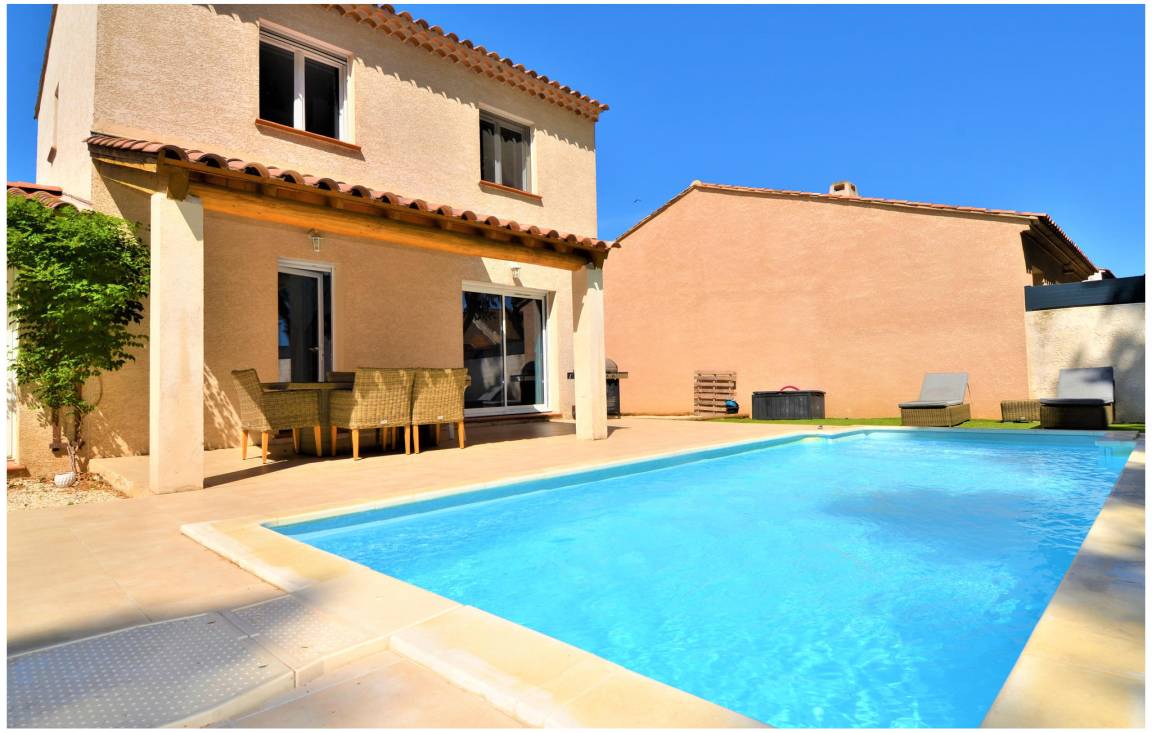 100 M² House ∙ 4 Bedrooms ∙ 8 Guests - Arles
