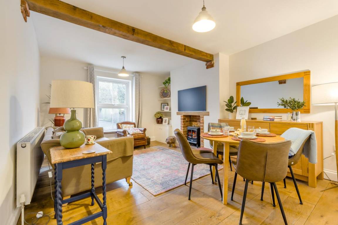 코티지 (자연 속의 작은 별장) ∙ 침실 3개 ∙ 게스트 5명 - 홀트