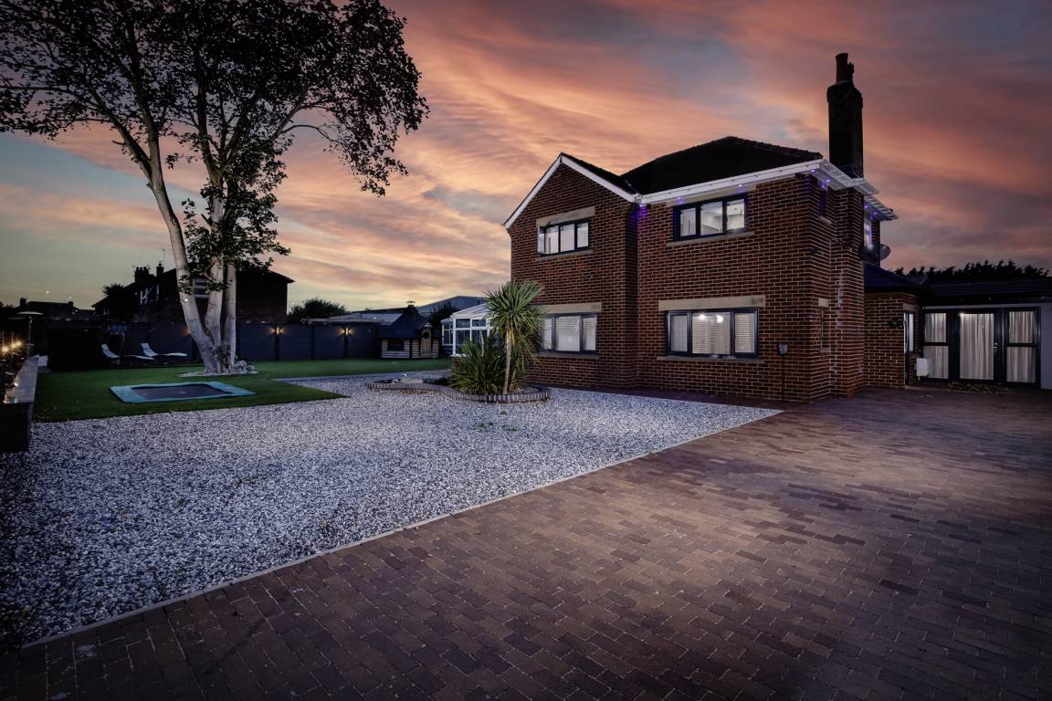 Cottage ∙ 5 Bedrooms ∙ 22 Guests - Blackpool