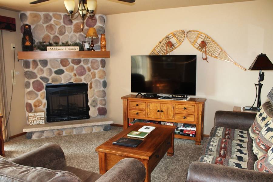 Condo ∙ 3 Bedrooms ∙ 8 Guests - Eagle River, WI
