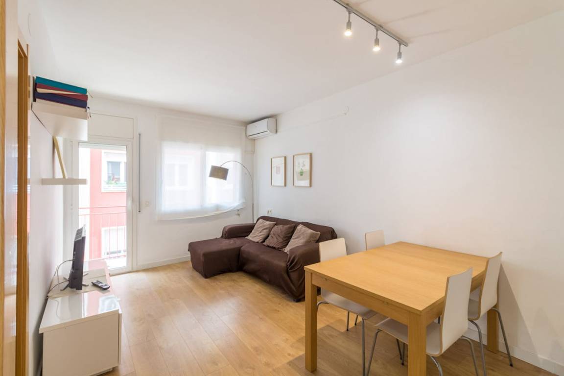 70 M² Apartamento ∙ 3 Habitaciones ∙ 3 Huéspedes - Cerdanyola del Vallès