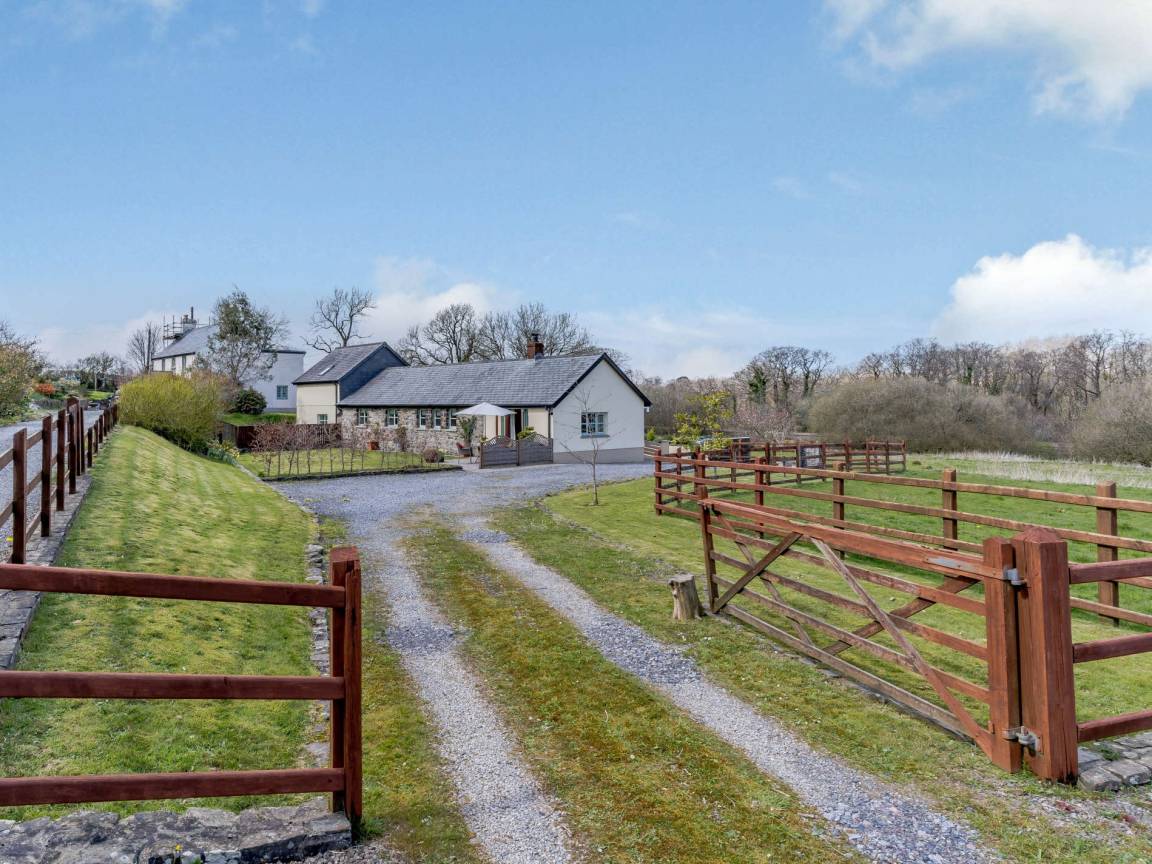 Cottage ∙ 2 Bedrooms ∙ 4 Guests - Narberth