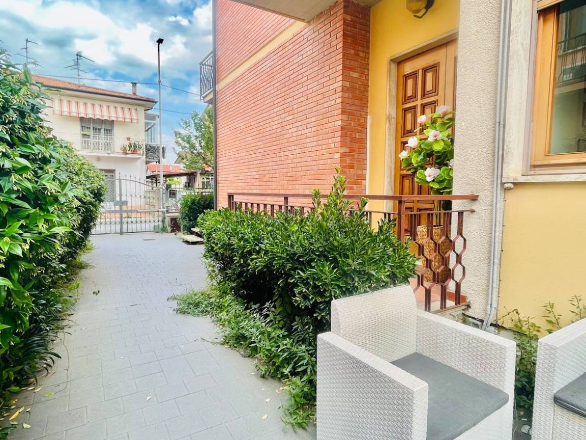 160 M² House ∙ 4 Bedrooms ∙ 6 Guests - Viareggio