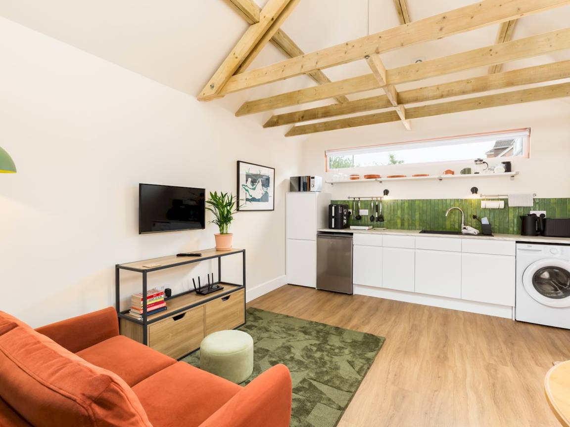 56 M² House ∙ 2 Guests - Warwick