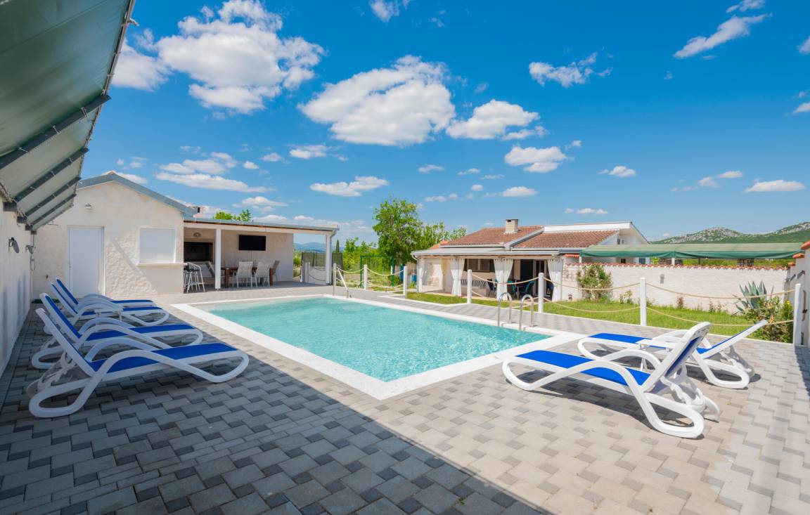 115 M² Ferienhaus ∙ 4 Schlafzimmer ∙ 8 Gäste - Metković