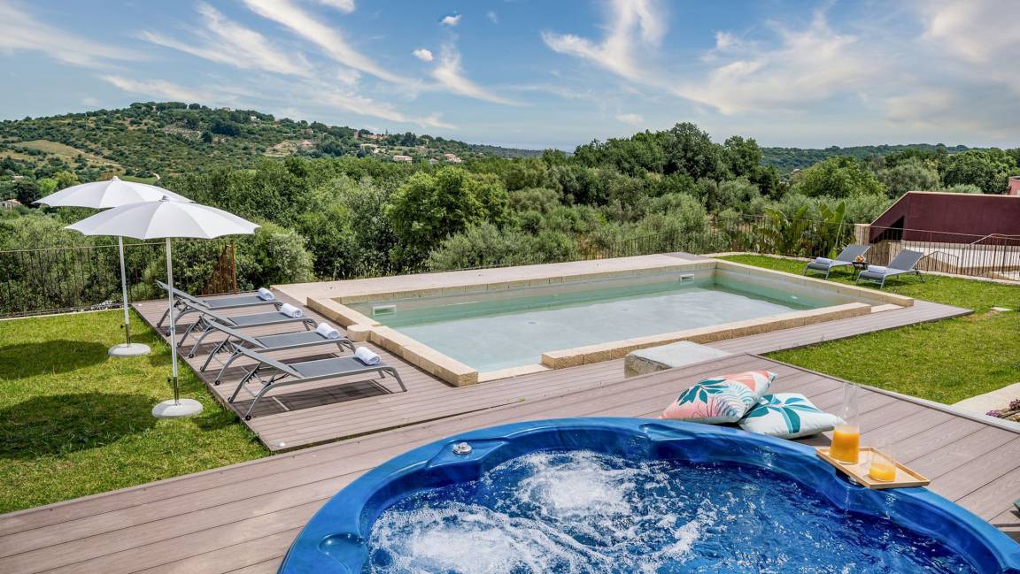 230 M² Villa ∙ 3 Bedrooms ∙ 6 Guests - Floridia