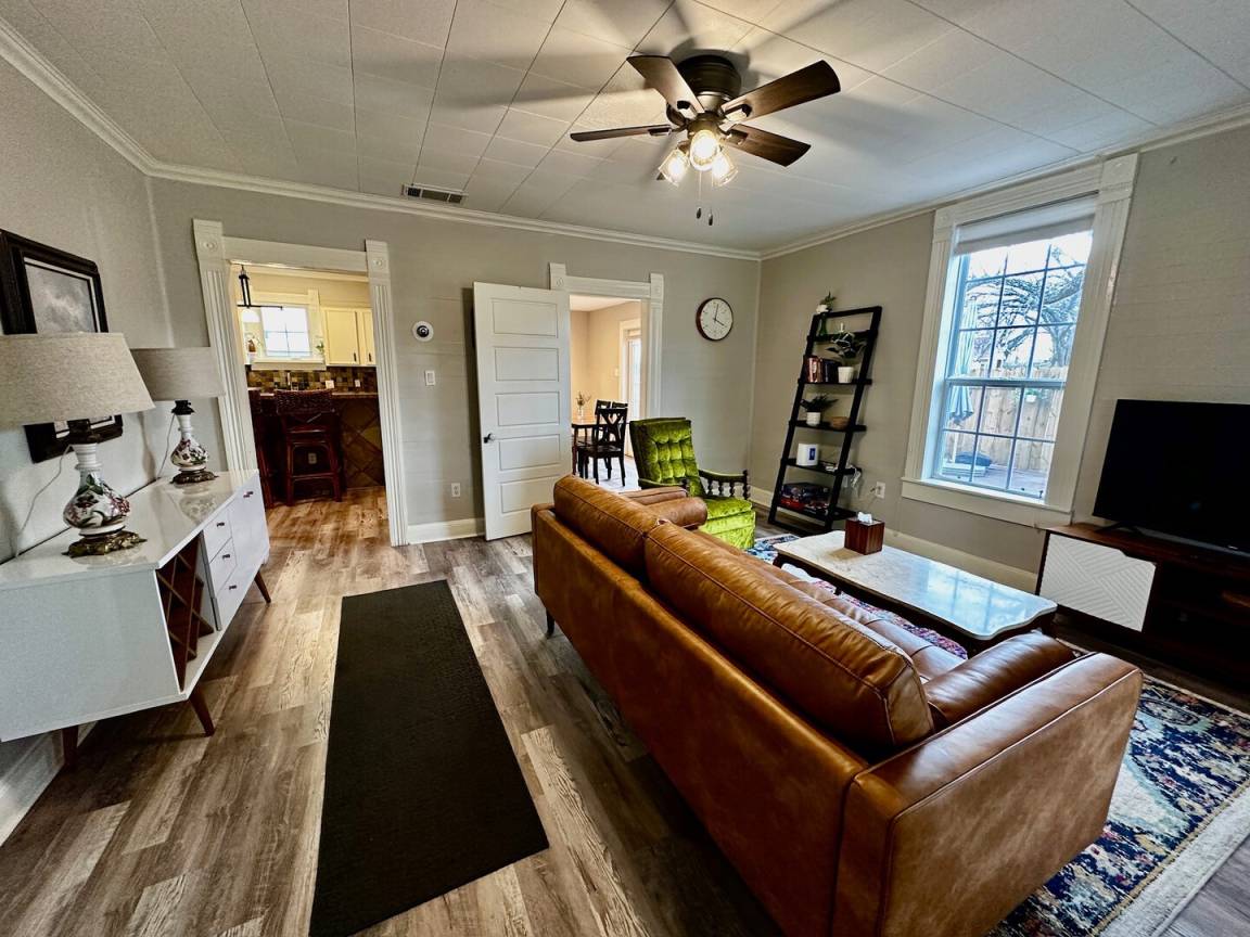 109 M² House ∙ 2 Bedrooms ∙ 2 Guests - Austin, TX
