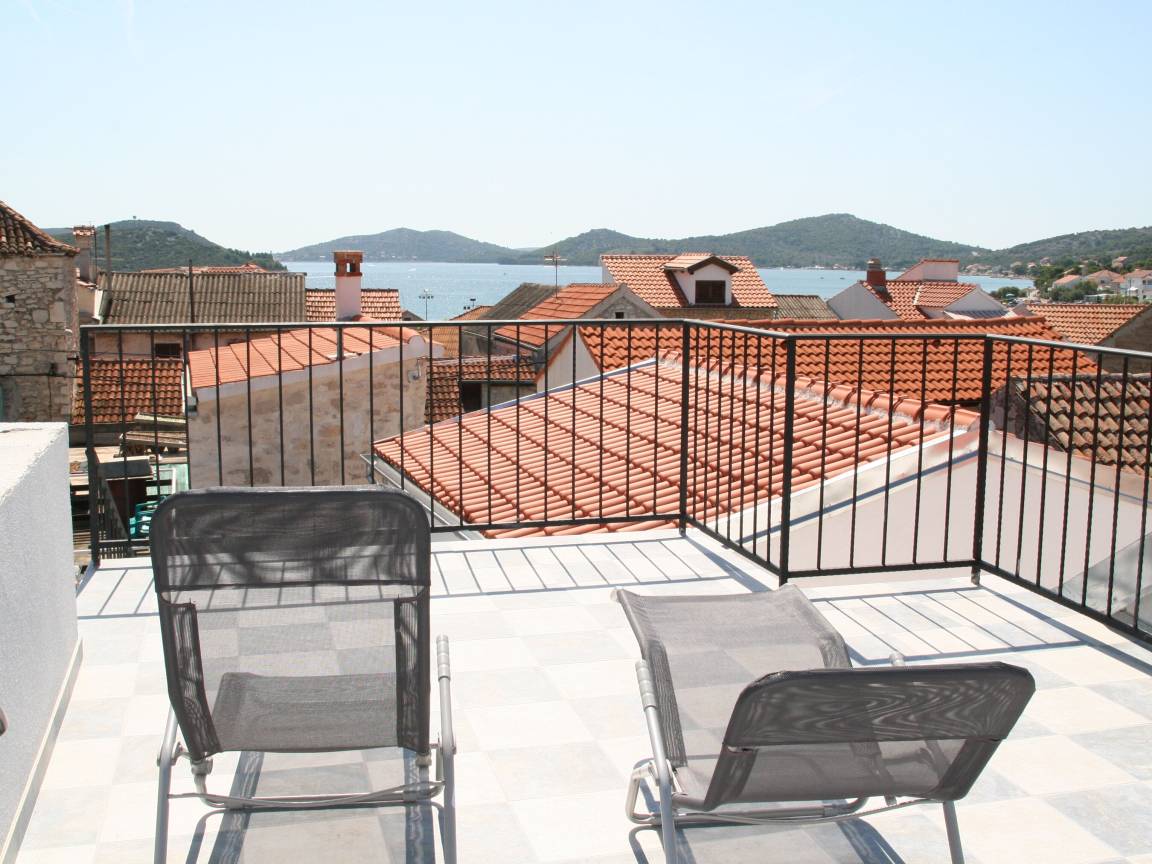 180 M² House ∙ 4 Bedrooms ∙ 8 Guests - Tisno