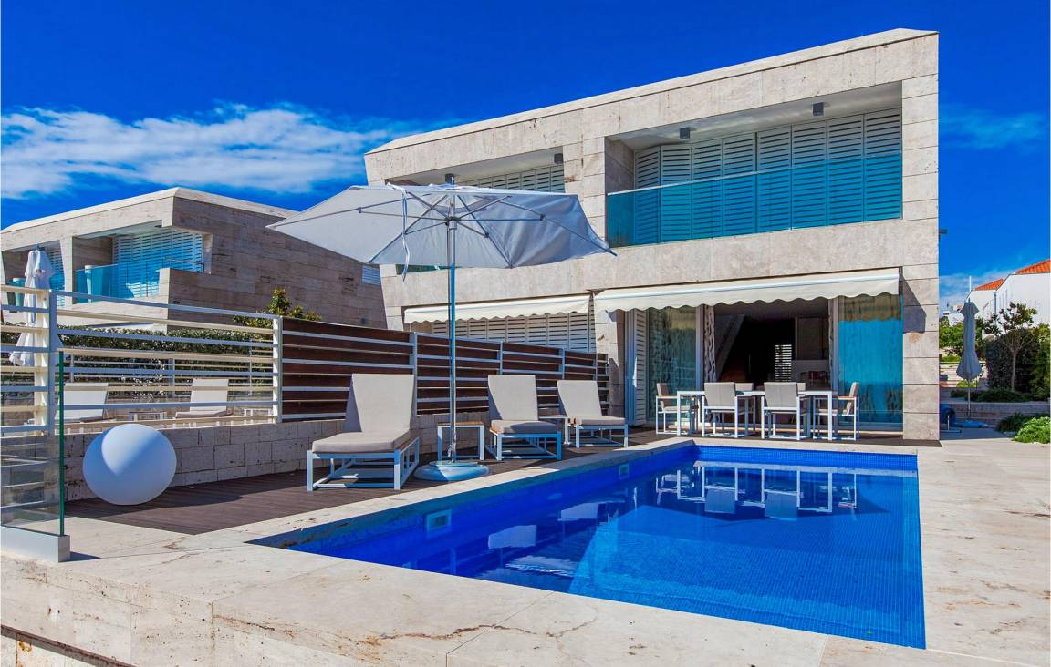 160 M² House ∙ 4 Bedrooms ∙ 8 Guests - Zaton