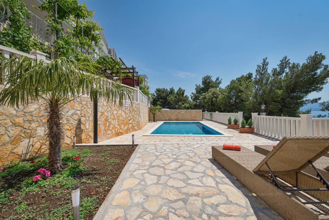 110 M² Ferienwohnung ∙ 4 Schlafzimmer ∙ 8 Gäste - Omiš