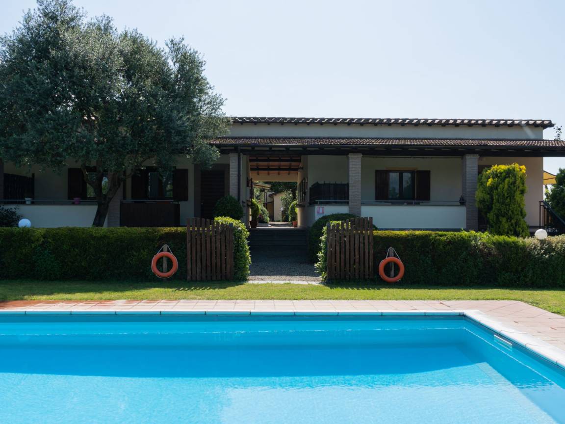 65 M² Ferienhaus ∙ 1 Schlafzimmer ∙ 6 Gäste - Bolsena