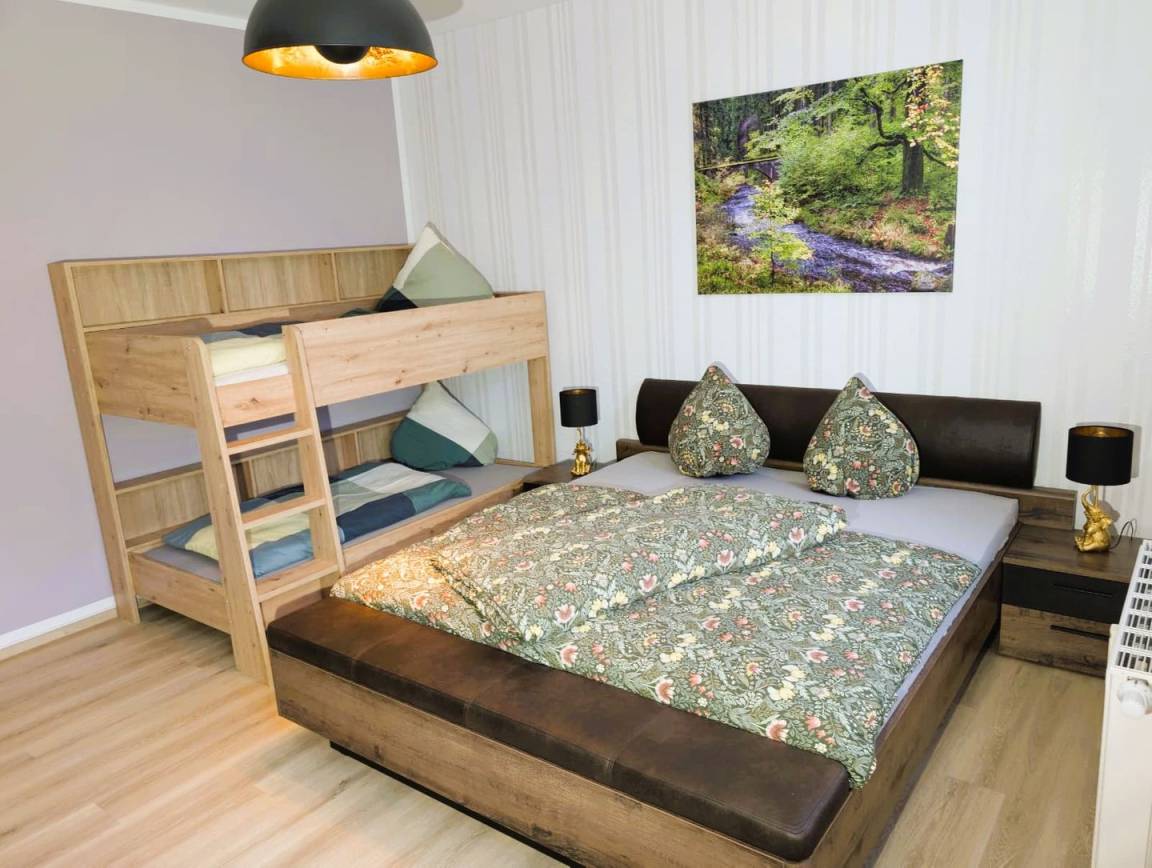 65 M² Ferienwohnung ∙ 1 Schlafzimmer ∙ 4 Gäste - Aue