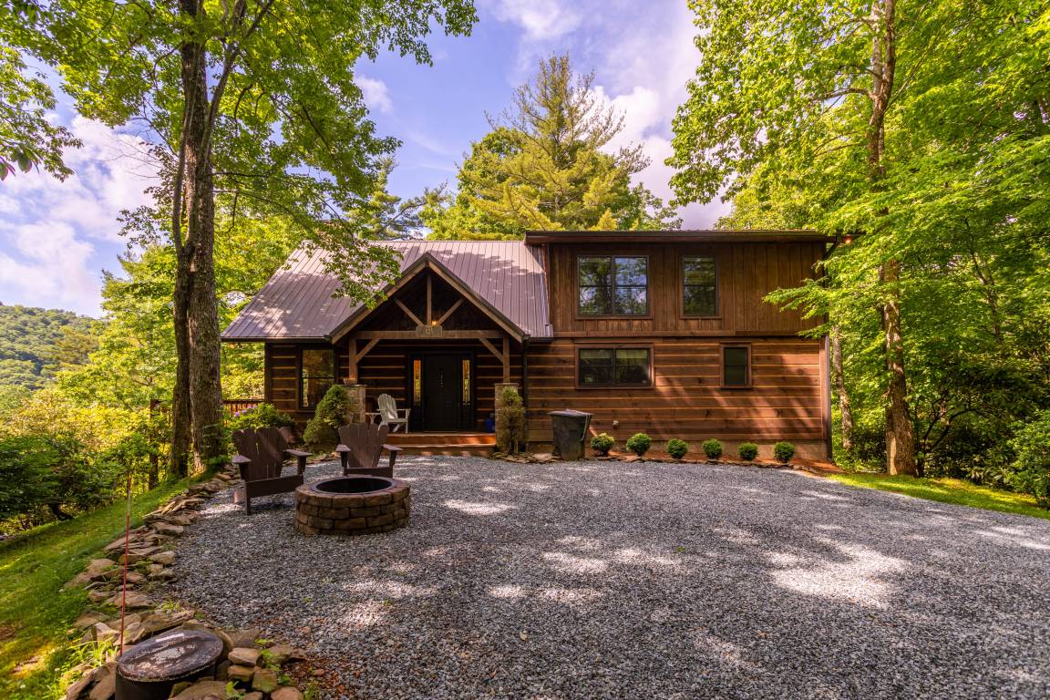 212 M² Cabin ∙ 3 Bedrooms ∙ 11 Guests - Blowing Rock, NC
