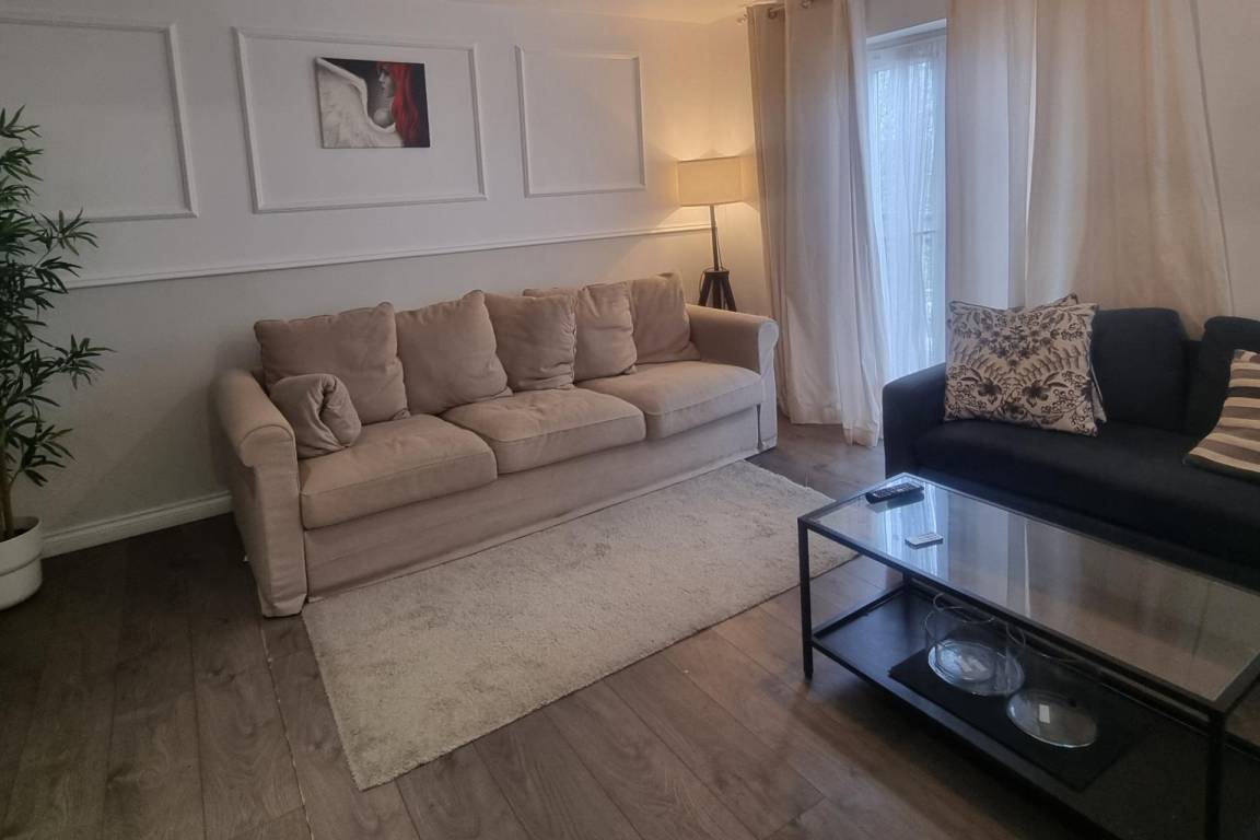 85 M² Apartment ∙ 2 Bedrooms ∙ 4 Guests - Romford