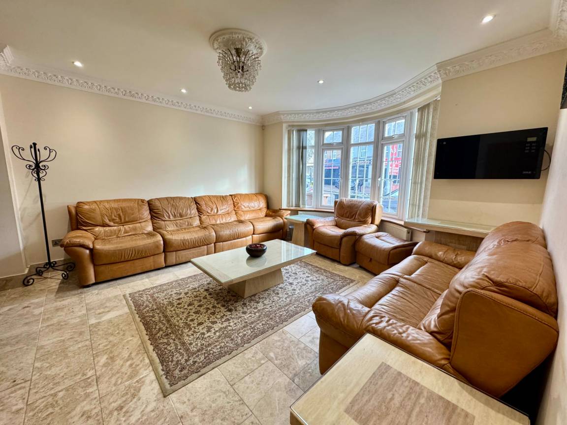 19 M² Apartment ∙ 8 Bedrooms ∙ 15 Guests - Luton