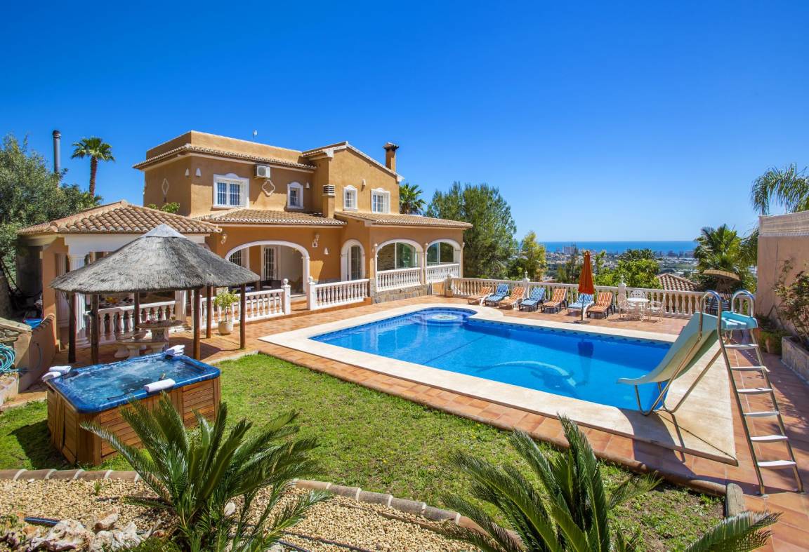 250 M² Villa ∙ 6 Chambres ∙ 12 Personnes - Calpe