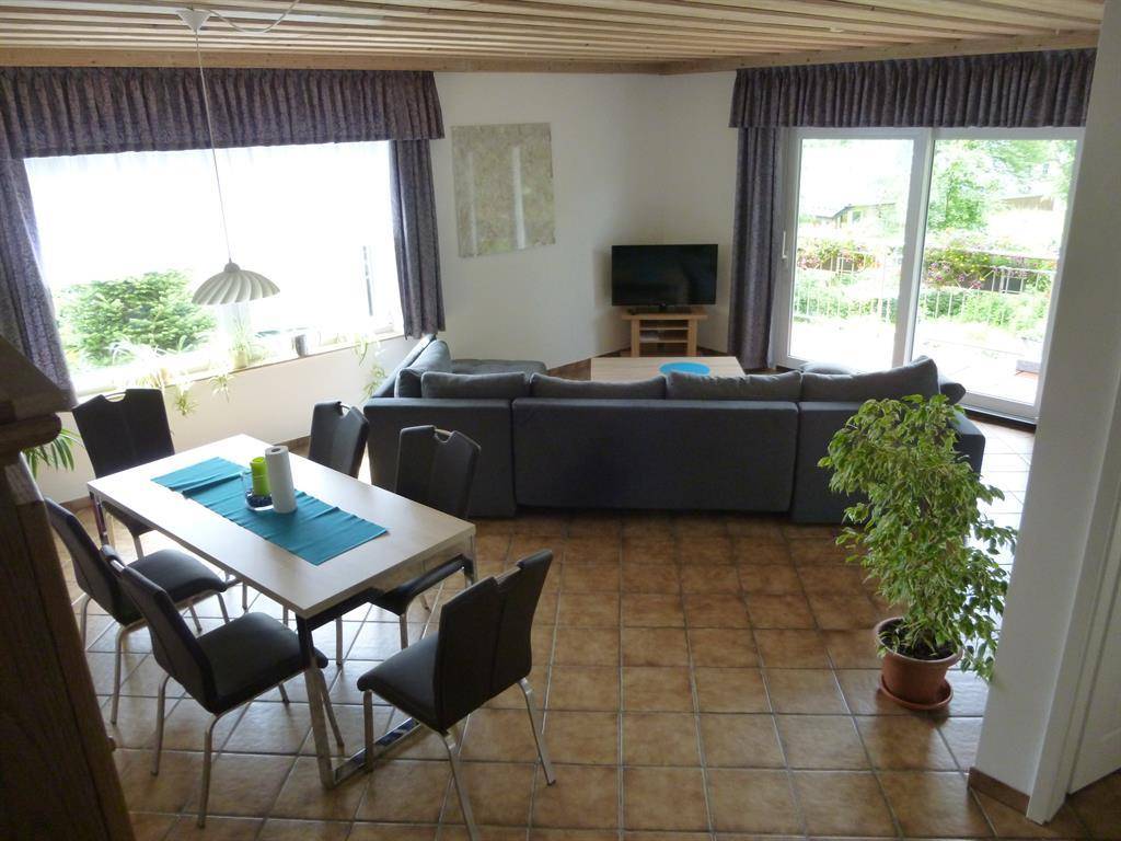 115 M² Ferienwohnung ∙ 3 Schlafzimmer ∙ 6 Gäste - Eupen
