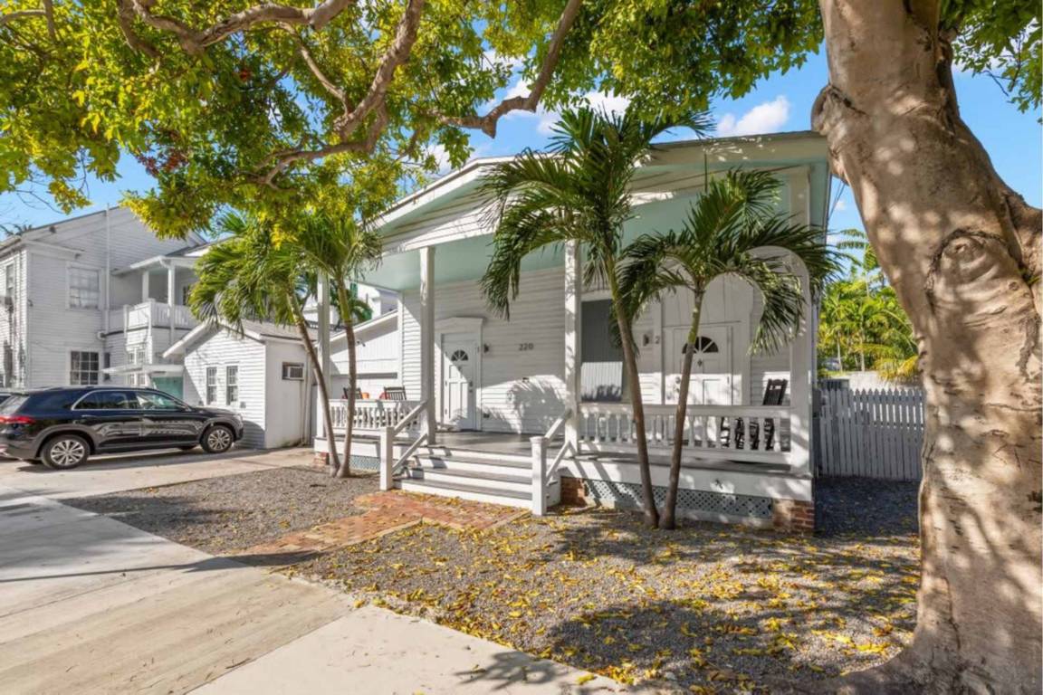 Apartment ∙ 2 Bedrooms ∙ 6 Guests - Key West, FL