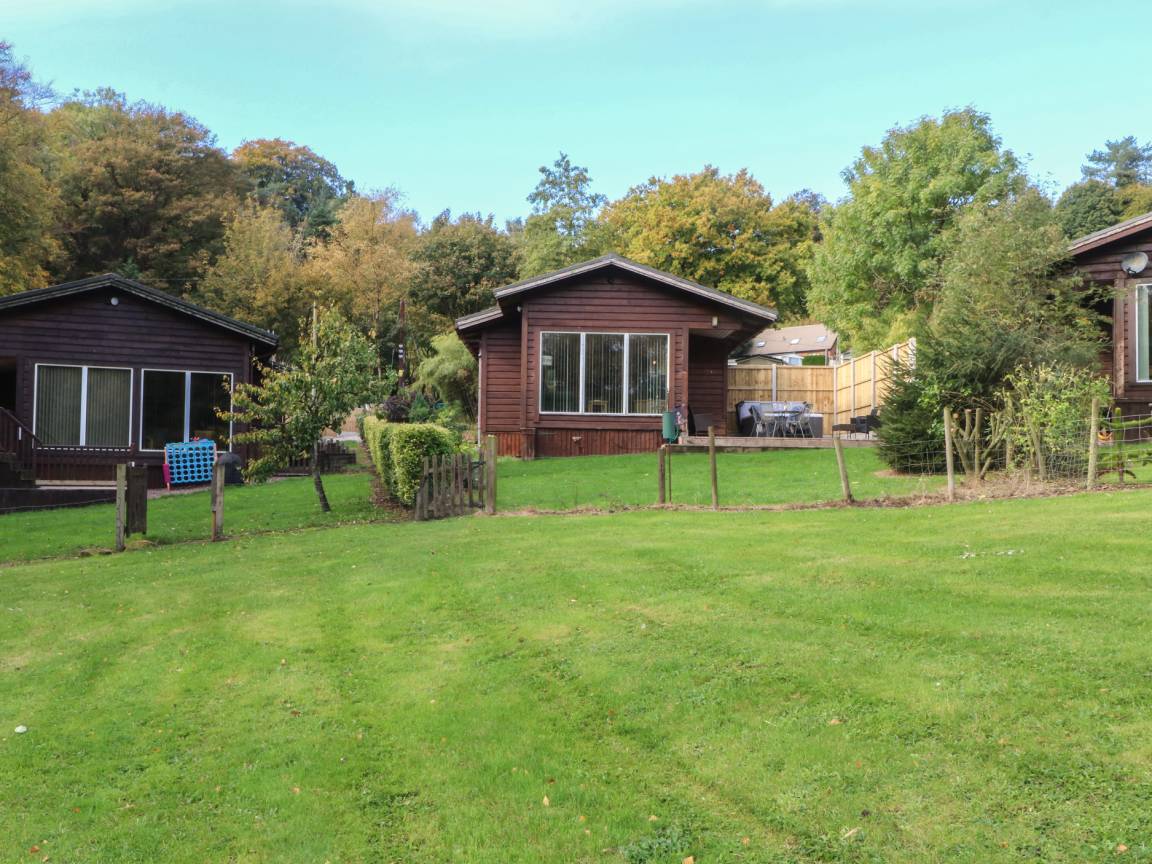 Cottage ∙ 2 Bedrooms ∙ 4 Guests - Stoke-on-Trent