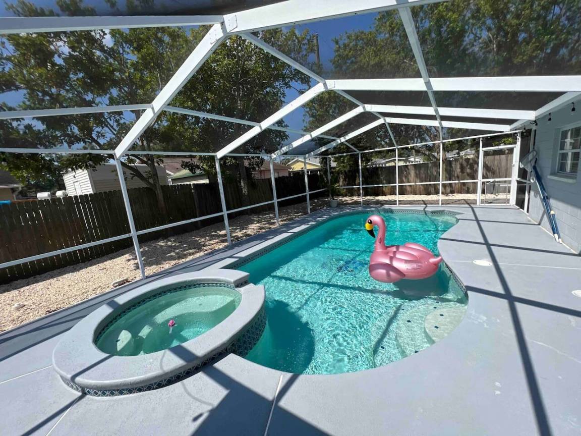 House ∙ 5 Bedrooms ∙ 10 Guests - Apollo Beach, FL