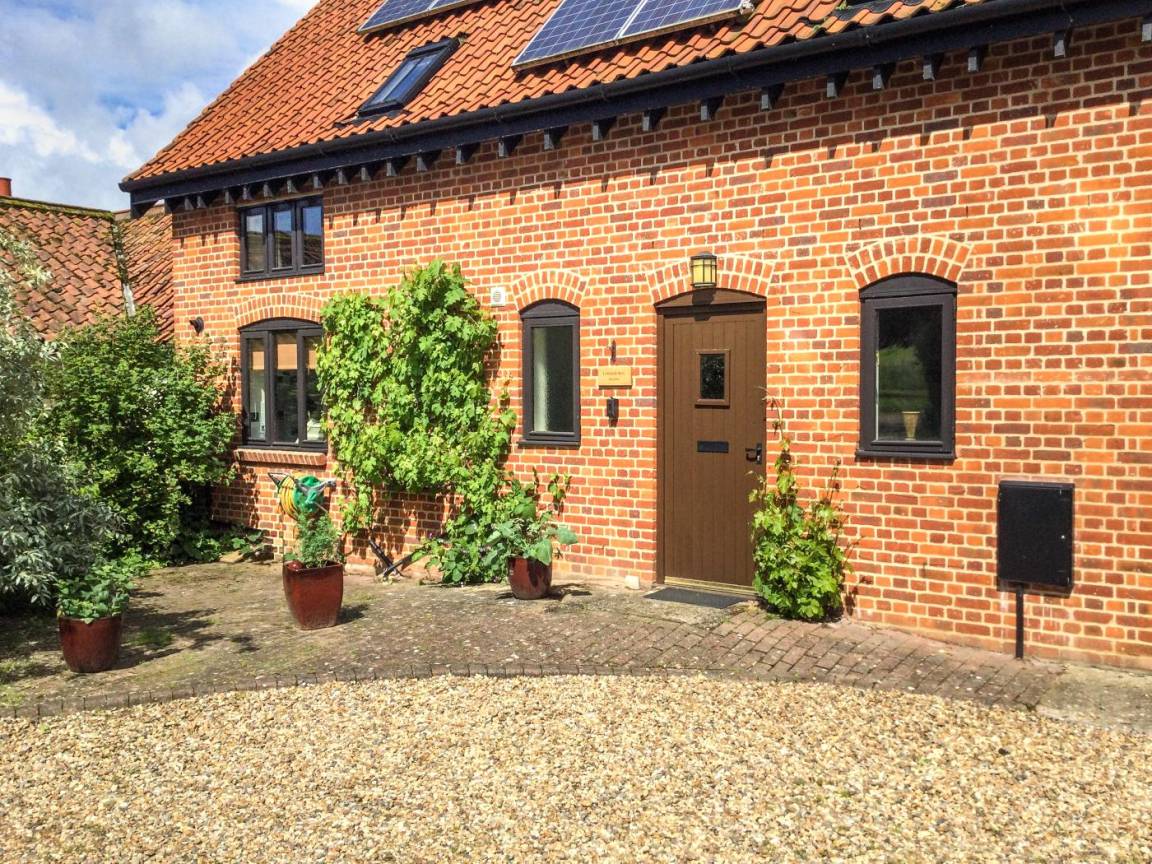Cottage ∙ 2 Bedrooms ∙ 4 Guests - Beccles