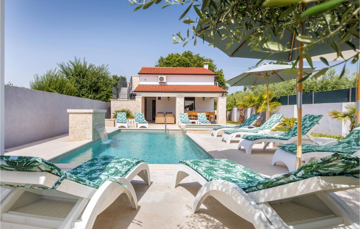 150 M² House ∙ 4 Bedrooms ∙ 8 Guests - Pula