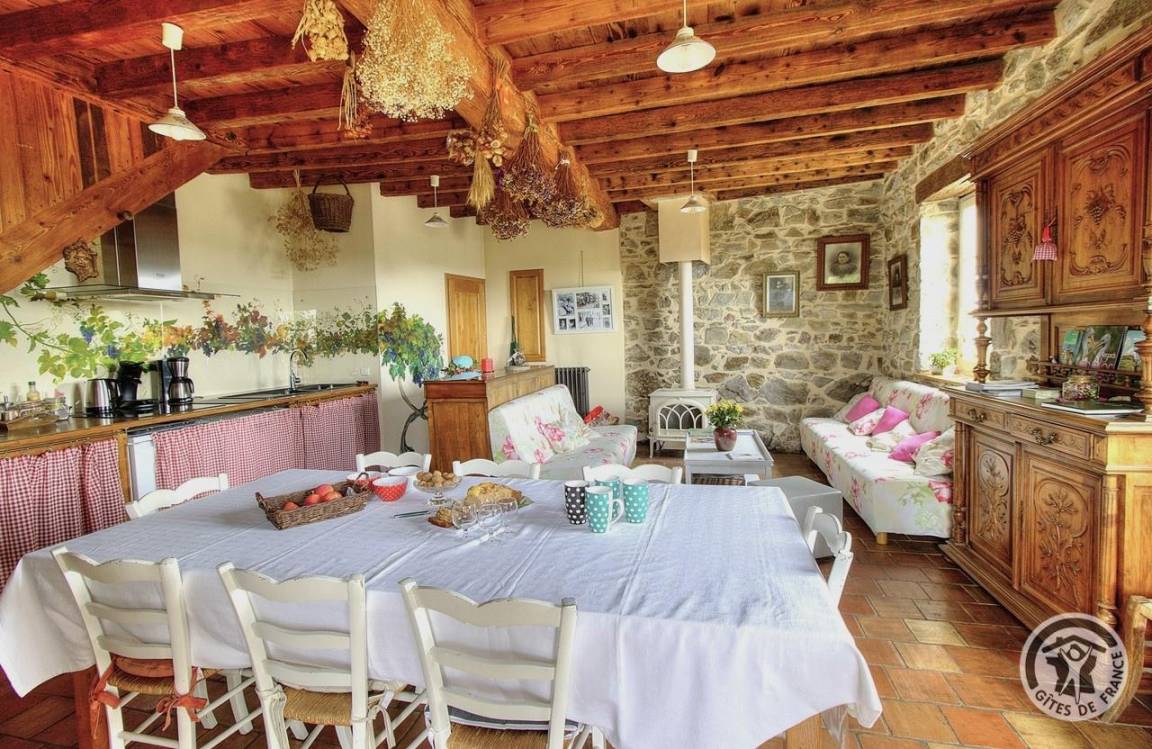 125 M² Gîte ∙ 5 Chambres ∙ 12 Personnes - Beaujolais