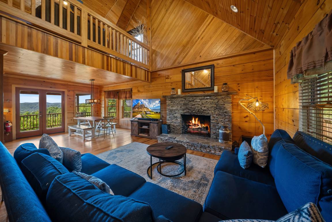 149 M² Cabin ∙ 4 Bedrooms ∙ 14 Guests - Boone, NC