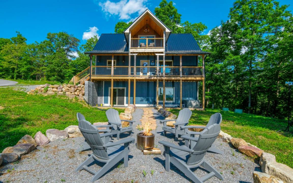 220 M² Cabin ∙ 4 Bedrooms ∙ 12 Guests - Cosby, TN