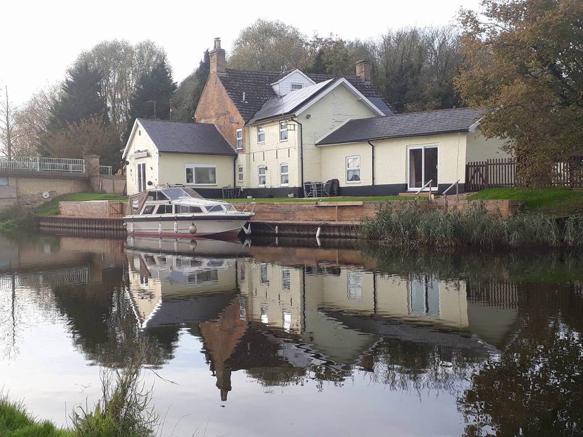 75 M² Cottage ∙ 2 Bedrooms ∙ 3 Guests - Cambridgeshire