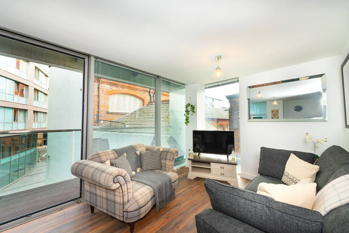 75 M² Apartment ∙ 2 Bedrooms ∙ 4 Guests - Lime Street Station - Liverpool