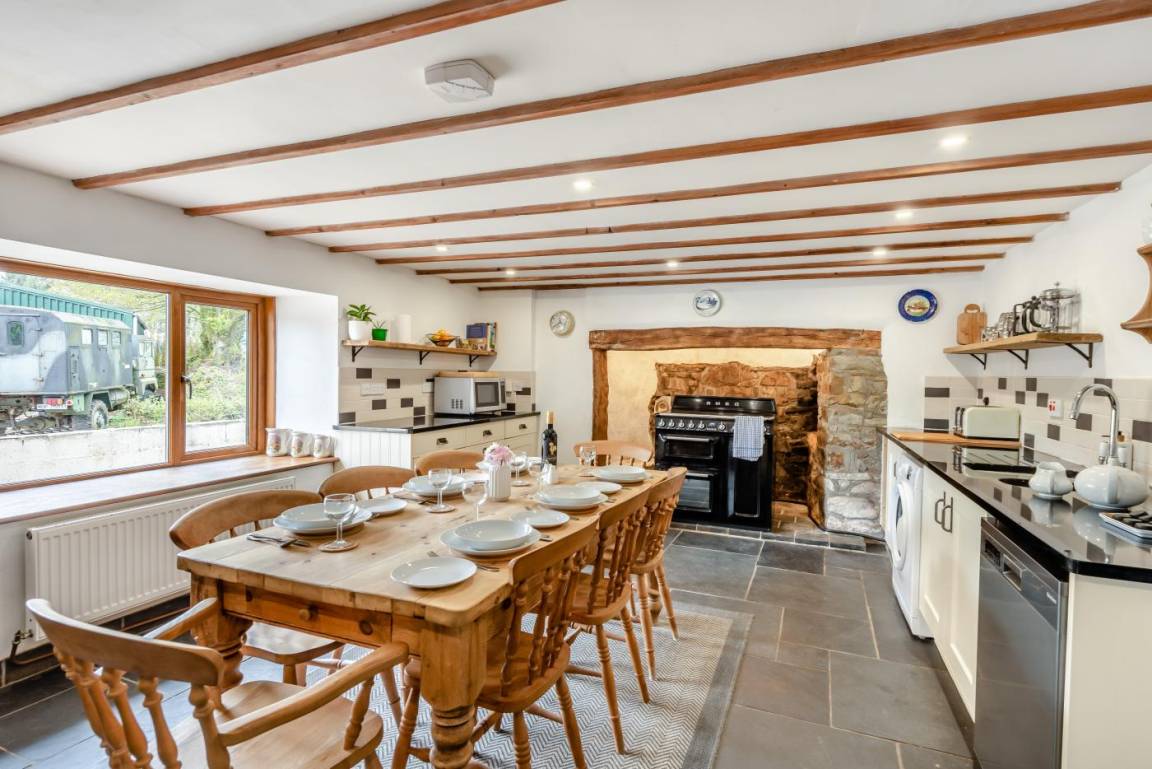 Cottage ∙ 3 Bedrooms ∙ 6 Guests - South Molton