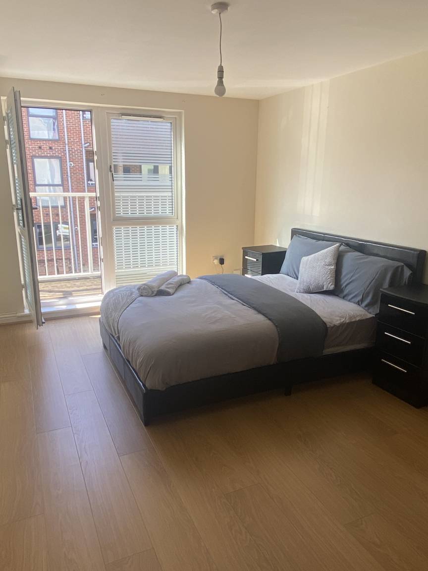 100 M² House ∙ 4 Bedrooms ∙ 8 Guests - Dartford