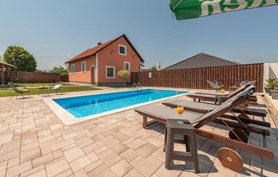 74 M² Dom ∙ 3 Sypialnie ∙ 7 Gości - Otočac