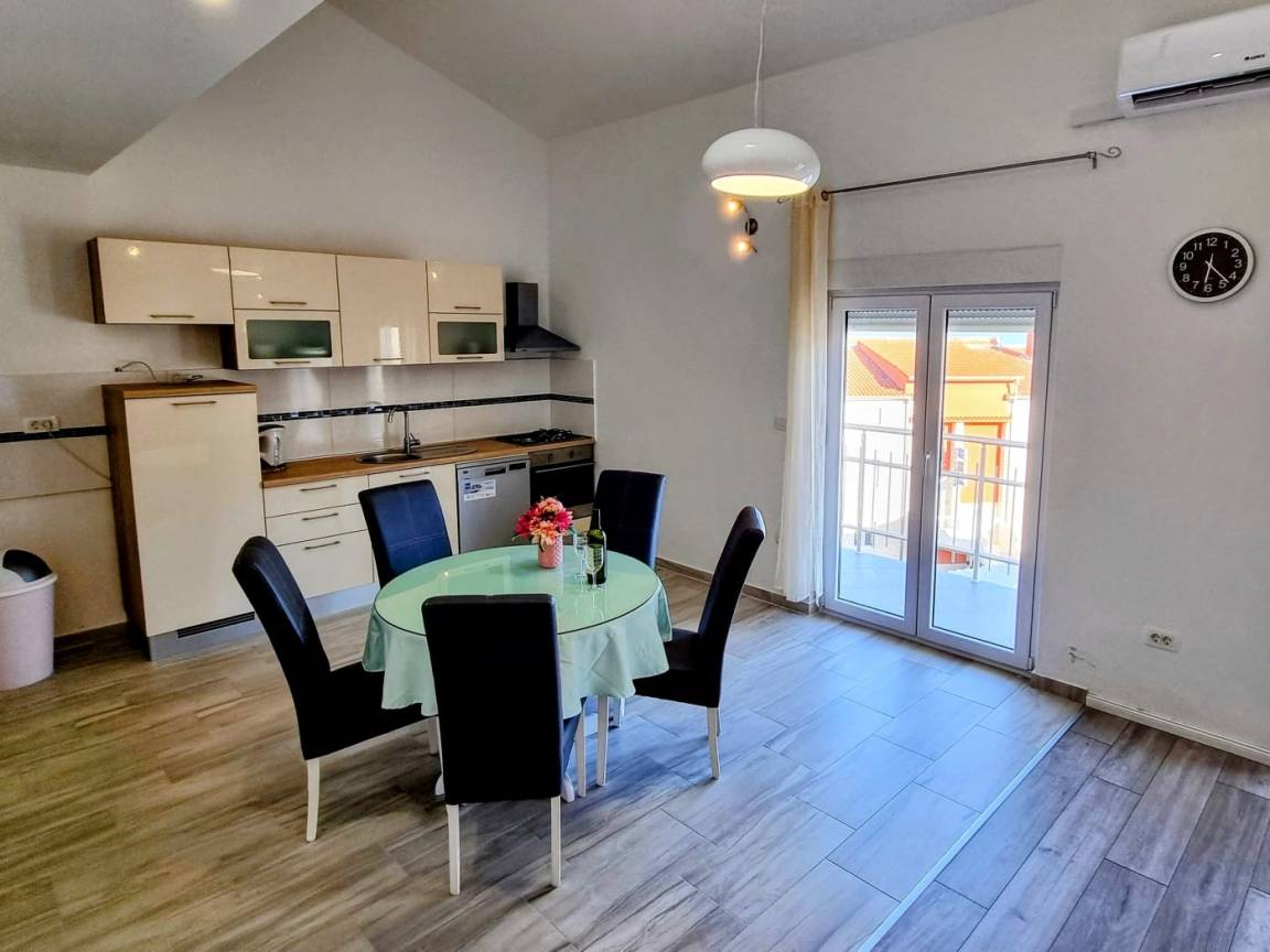 85 M² Appartamento Vacanza ∙ 2 Camere Da Letto ∙ 4 Ospiti - Salona