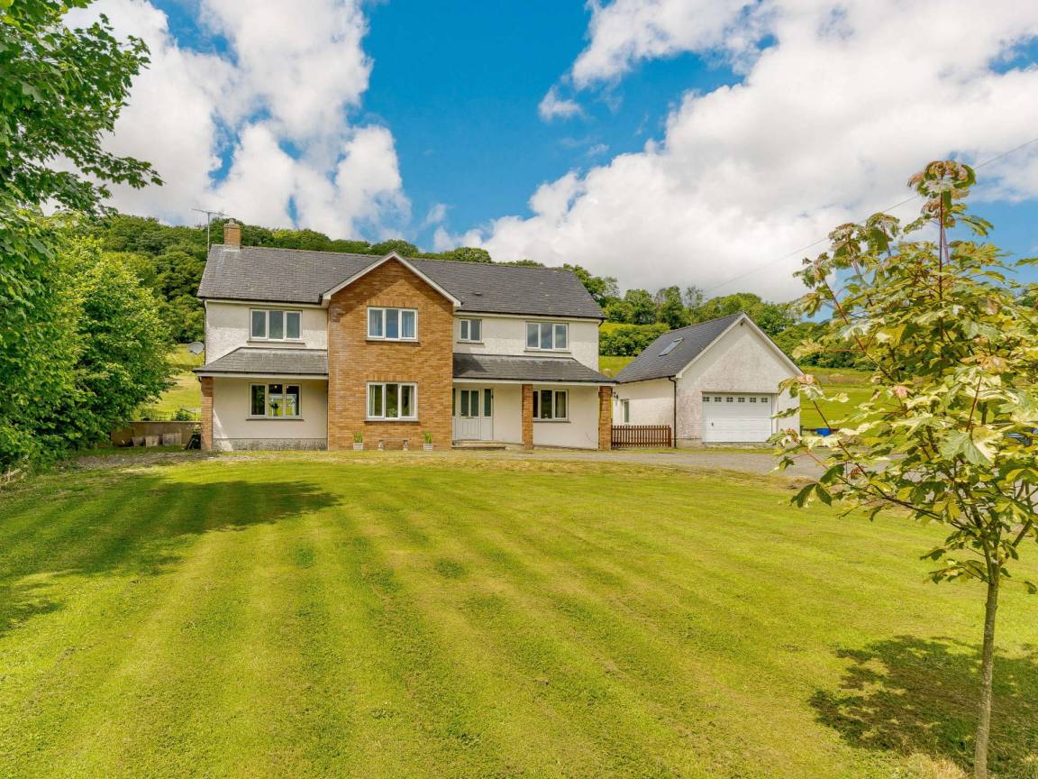 Cottage ∙ 5 Bedrooms ∙ 10 Guests - Lampeter