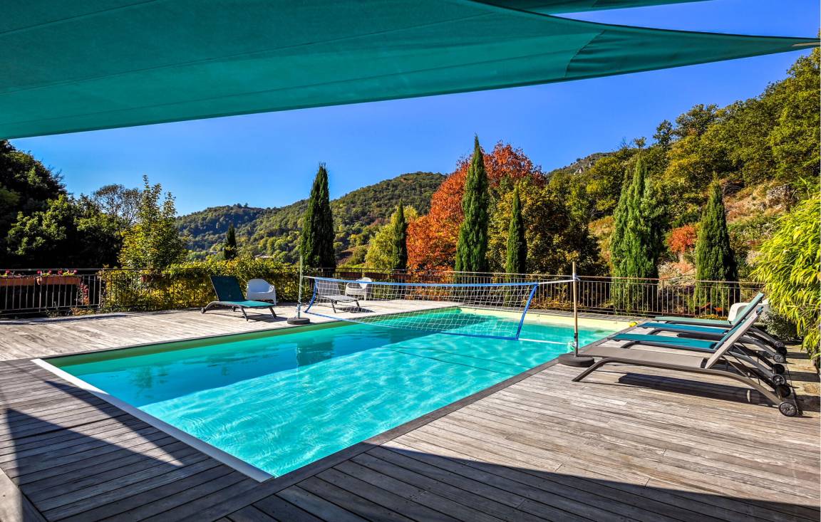 300 M² Maison De Vacances ∙ 6 Chambres ∙ 16 Personnes - Ardèche