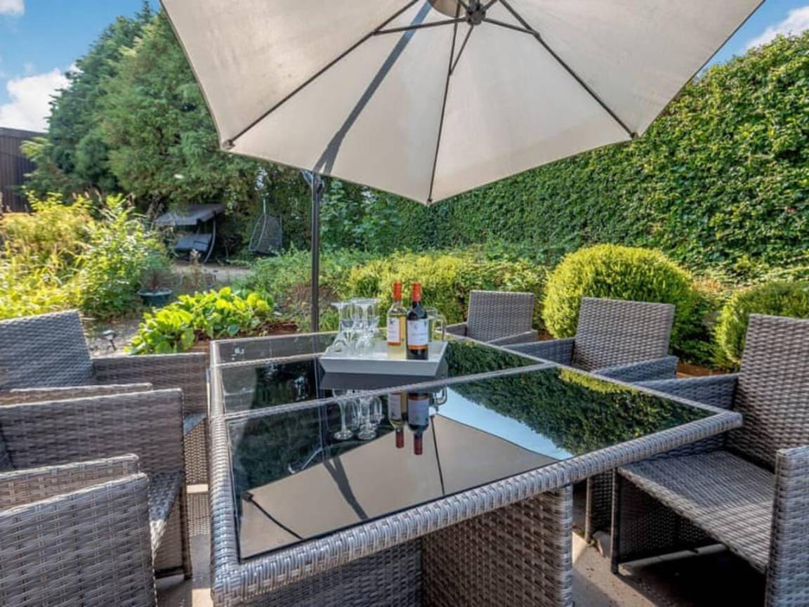 90 M² House ∙ 5 Bedrooms ∙ 10 Guests - Steyning