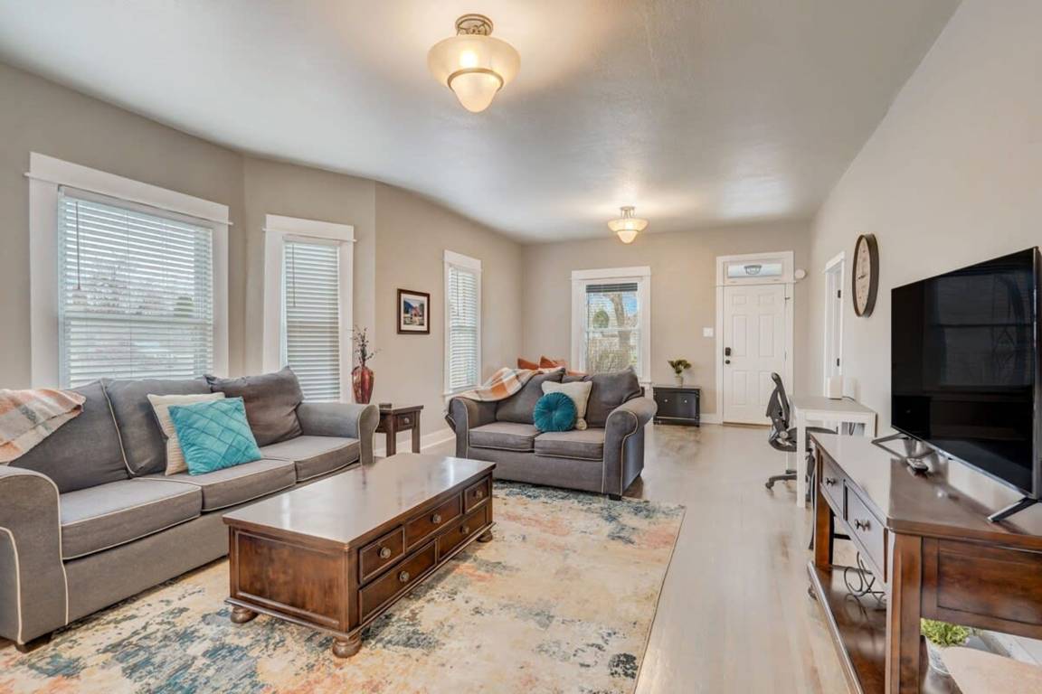 House ∙ 2 Bedrooms ∙ 4 Guests - Pueblo Zoo, Pueblo