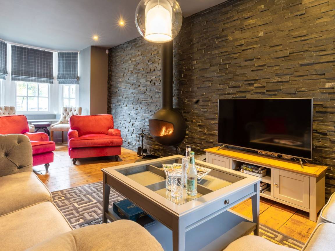 Cottage ∙ 4 Bedrooms ∙ 8 Guests - Bowness-on-Windermere